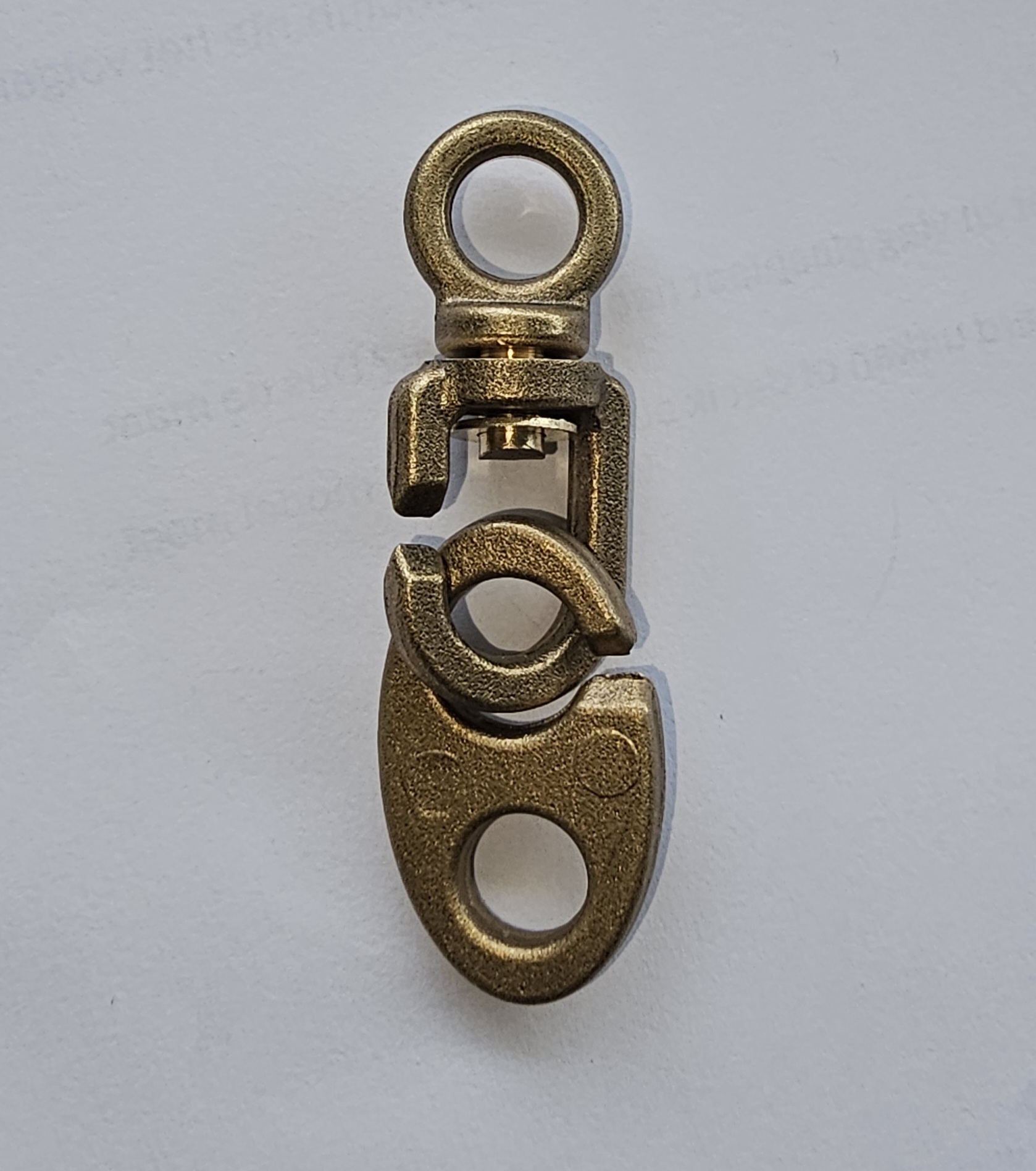 Stevige metalen Inglefield vlaghaken voor bevestiging van uw vlag ...