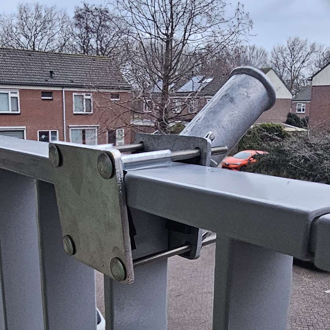 Vlaggenstokhouder balkon leuning voordelig kopen bij Vlaggenclub ...